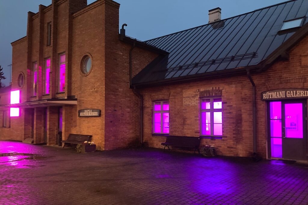 Rapla kultuurikeskus ehib end kolmapäeval sirelililla tooniga ...